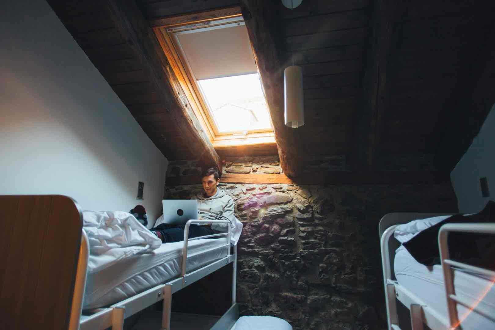 Hostel Etiquette: 8 MUST-KNOW Rules for Hostels