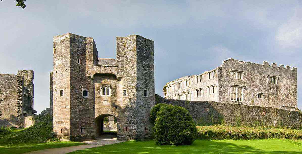 The 10 Most Haunted Places in the UK - The Travel Tinker