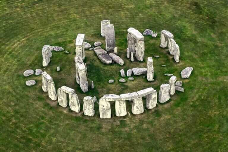 How to Visit Stonehenge: Your Guide to England's Mysterious Stones ...